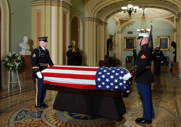 Ford honored at elaborate funeral | VailDaily.com
